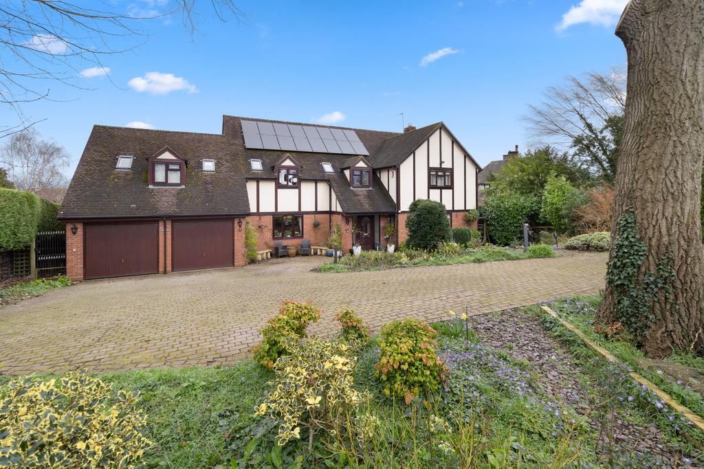 166 Hallow Road, Worcester WR2 6 bed detached house - £950,000