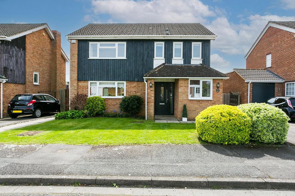 Maidenhead SL6 4 bed detached house for sale - £800,000