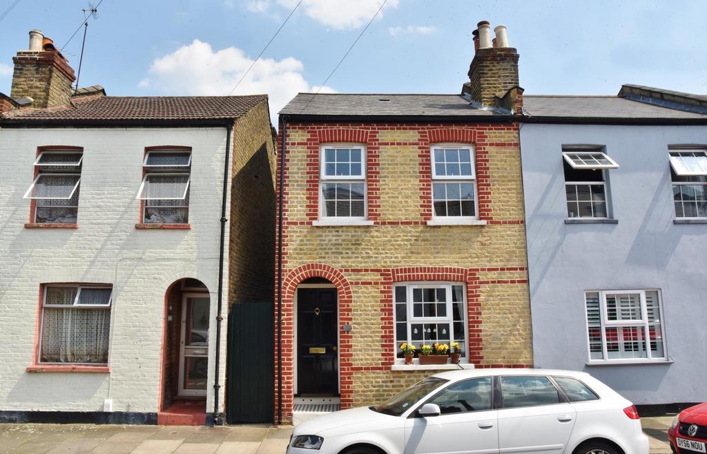 Warwick Road, Twickenham TW2 2 bed end of terrace house - £629,950