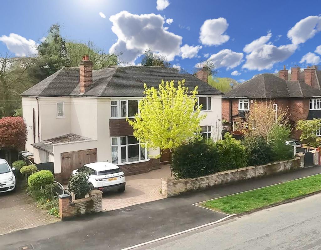 Manor Way, Crewe, CW2 3 bed detached house - £450,000