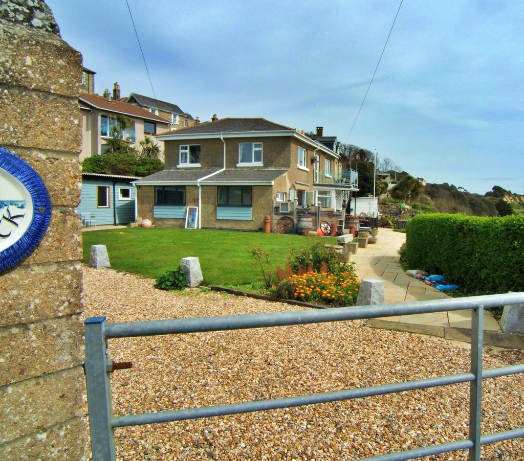 Wheelers Bay Road, Ventnor PO38 2 bed flat - £345,000