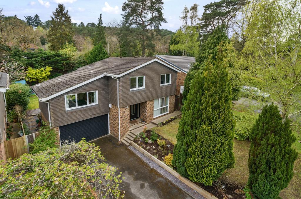 Bourne Firs, Lower Bourne, Farnham... 4 bed detached house - £850,000