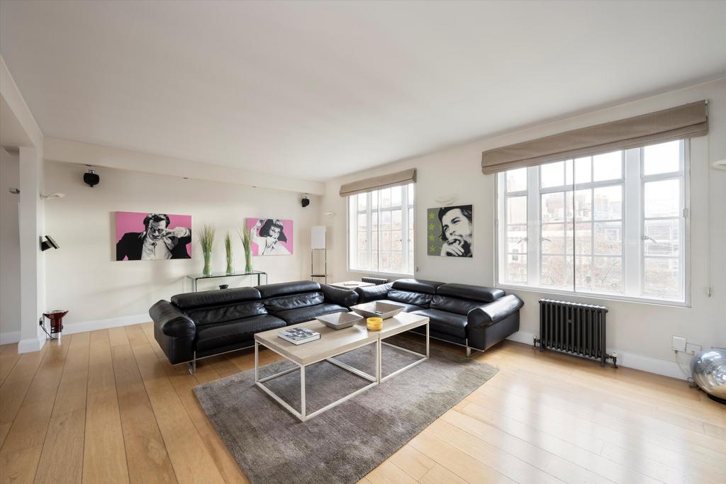 Phillimore Court, Kensington High... 3 bed flat - £6,283 pcm (£1,450 pw)