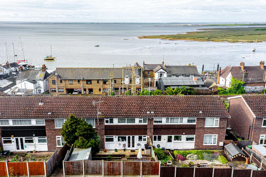 New Road, Leigh-on-sea, SS9 2 bed apartment - £300,000