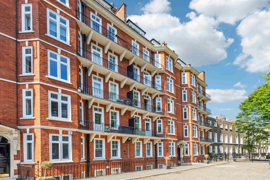 Welbeck Court, Addison Bridge Place, W14 3 bed flat for sale - £880,000