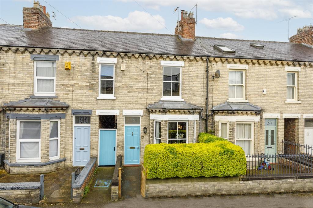 Park Grove, The Groves, York, YO31 8LL 3 bed terraced house - £400,000