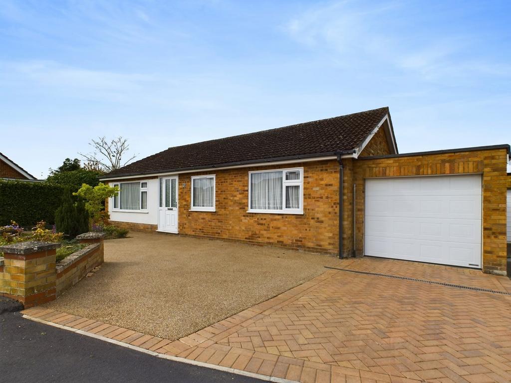 Churchill Way, Downham Market PE38 4 bed detached bungalow for sale - £ ...
