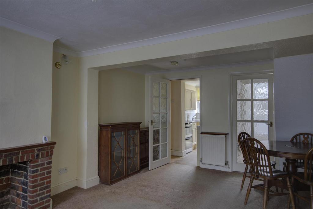 Priory Road, Tonbridge TN9 2 bed house - £295,000
