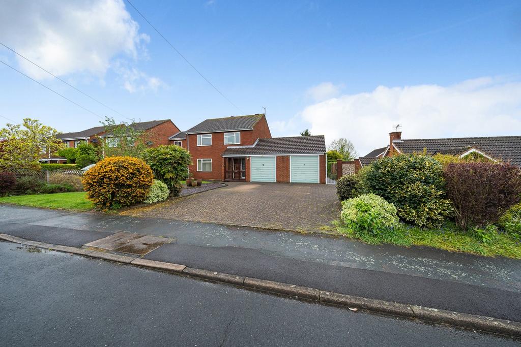 Norton Road, Worcester WR5 3 bed detached house - £375,000