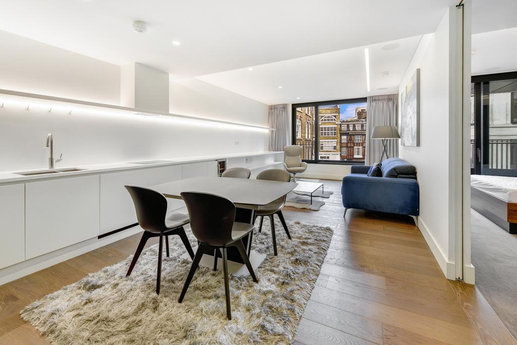 Rathbone Place, London, W1T 1 bed apartment for sale - £999,000