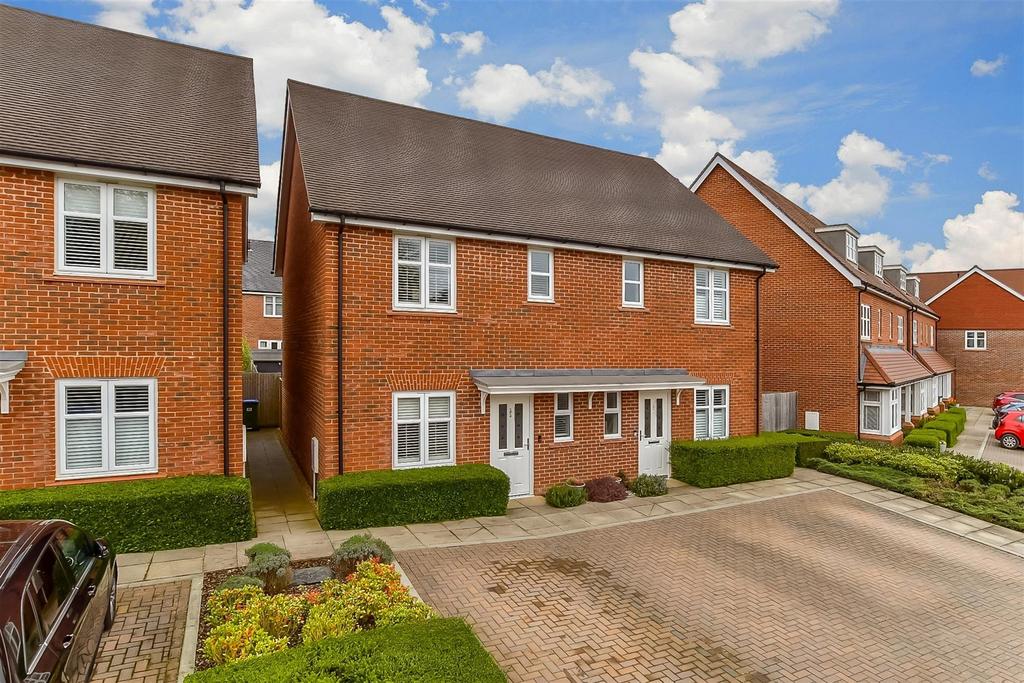 Chessall Avenue, Southwater, Horsham... 3 bed semi-detached house - £ ...