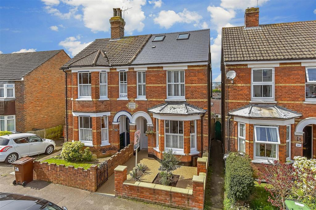 Judd Road, Tonbridge, Kent 3 bed semi-detached house - £550,000