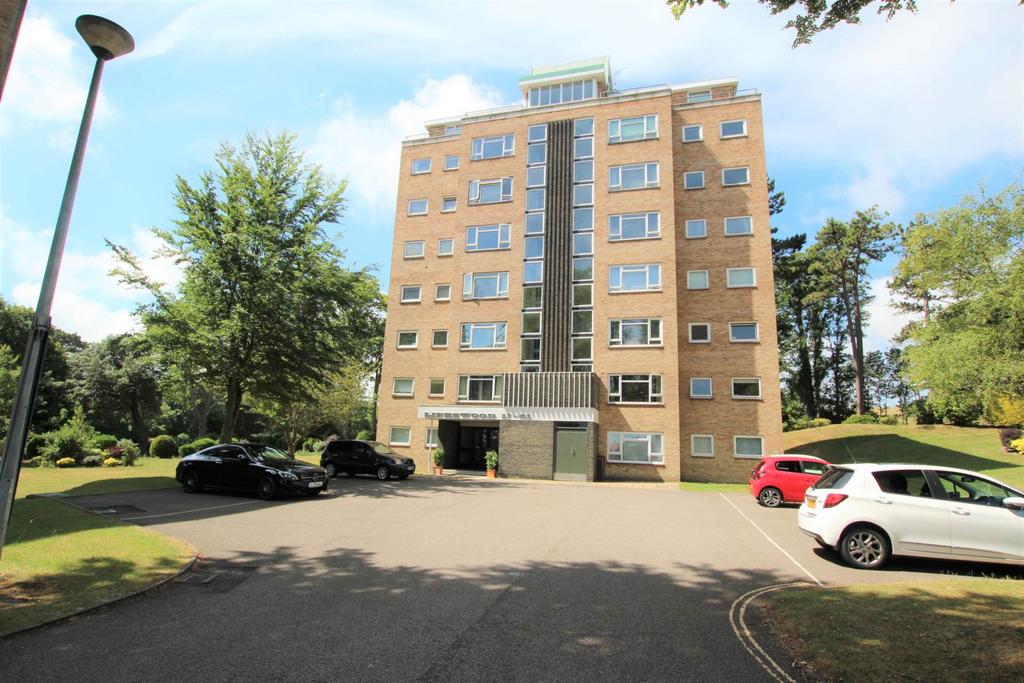 Compton Place Road, Eastbourne, BN21 1EE 3 bed flat - £370,000