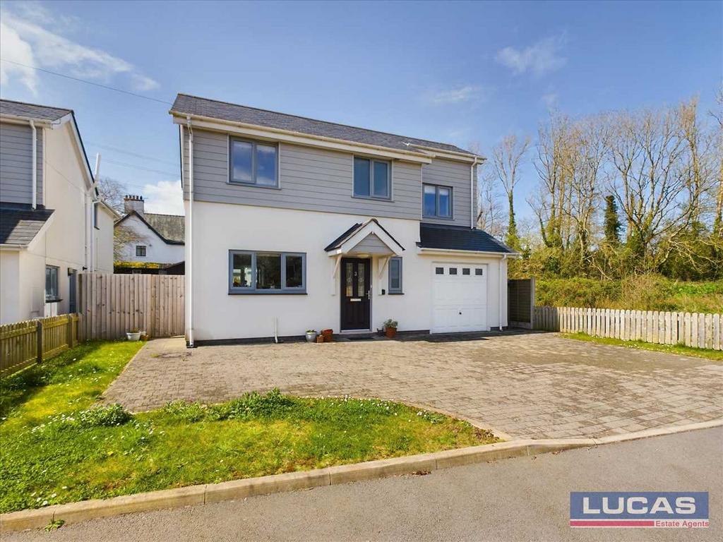 Cae Creigar, Ffordd Caergybi... 4 bed detached house - £375,000