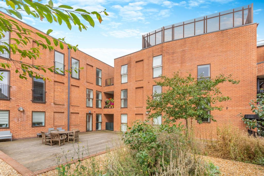 Regent Place, Sycamore Road, Amersham 2 bed apartment - £499,950