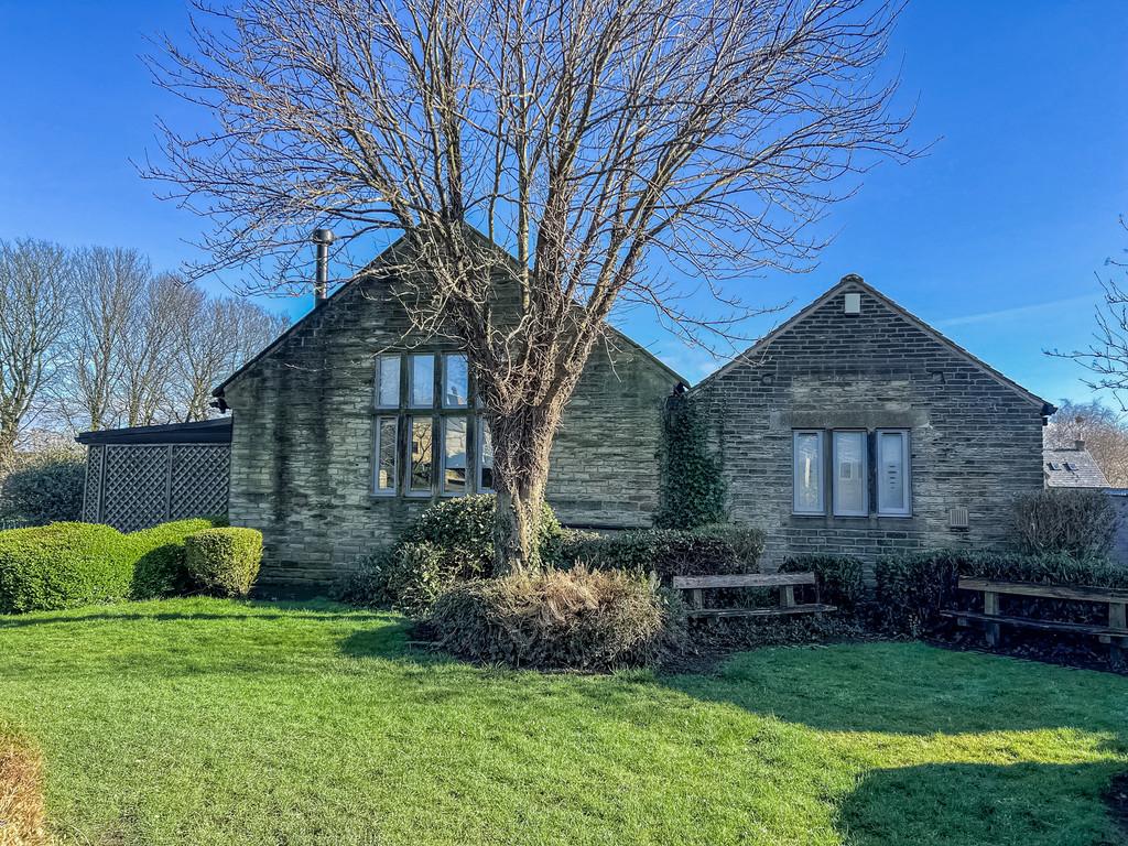 Church Street, Emley, Huddersfield 3 bed detached house - £500,000