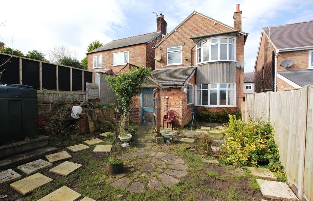 Hillside, Hawarden, Flintshire, CH5 3 bed detached house - £255,000