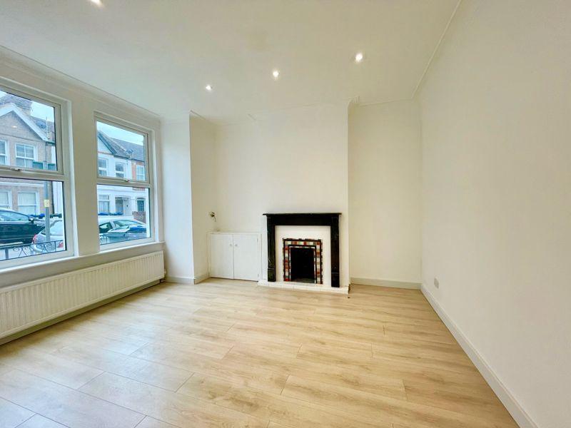 Boundary Road, London SW19 4 bed terraced house - £3,500 pcm (£808 pw)