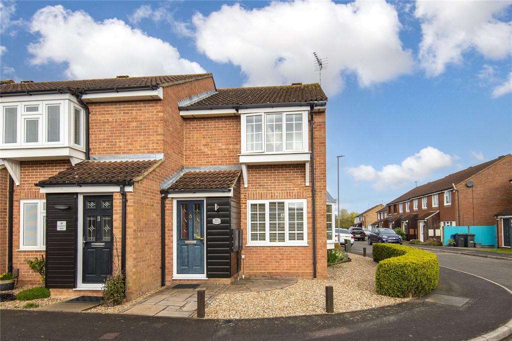 Claverley Green, Bedfordshire LU2 2 bed end of terrace house - £290,000