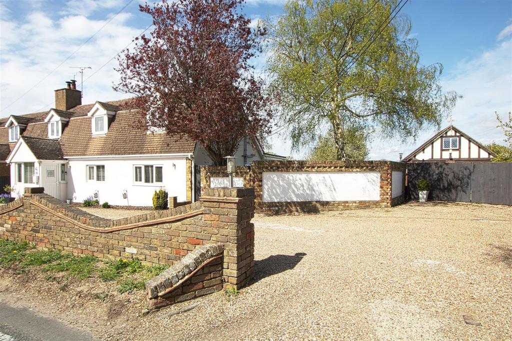 Dunton Road, Billericay CM12 4 bed semi-detached house for sale - £800,000