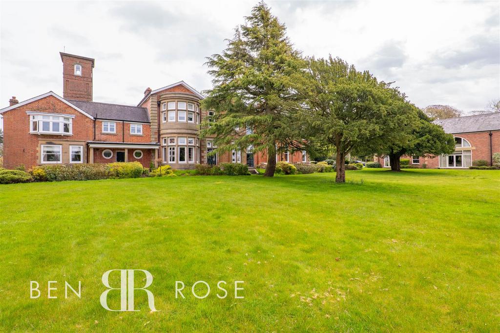 Runshaw Hall Lane, Euxton, Chorley 3 bed apartment - £424,995