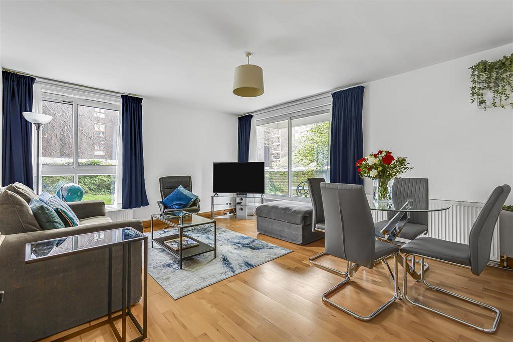 March Court, Warwick Drive, Putney 2 bed flat - £435,000