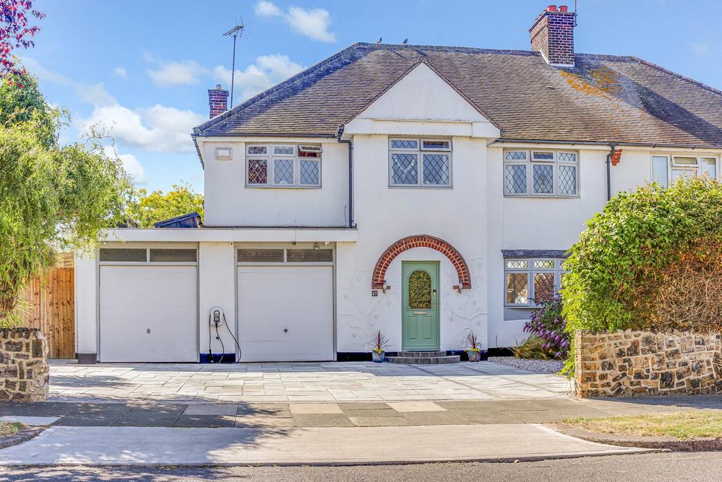 Marcus Avenue, Thorpe Bay SS1 4 bed semi-detached house for sale - £750,000