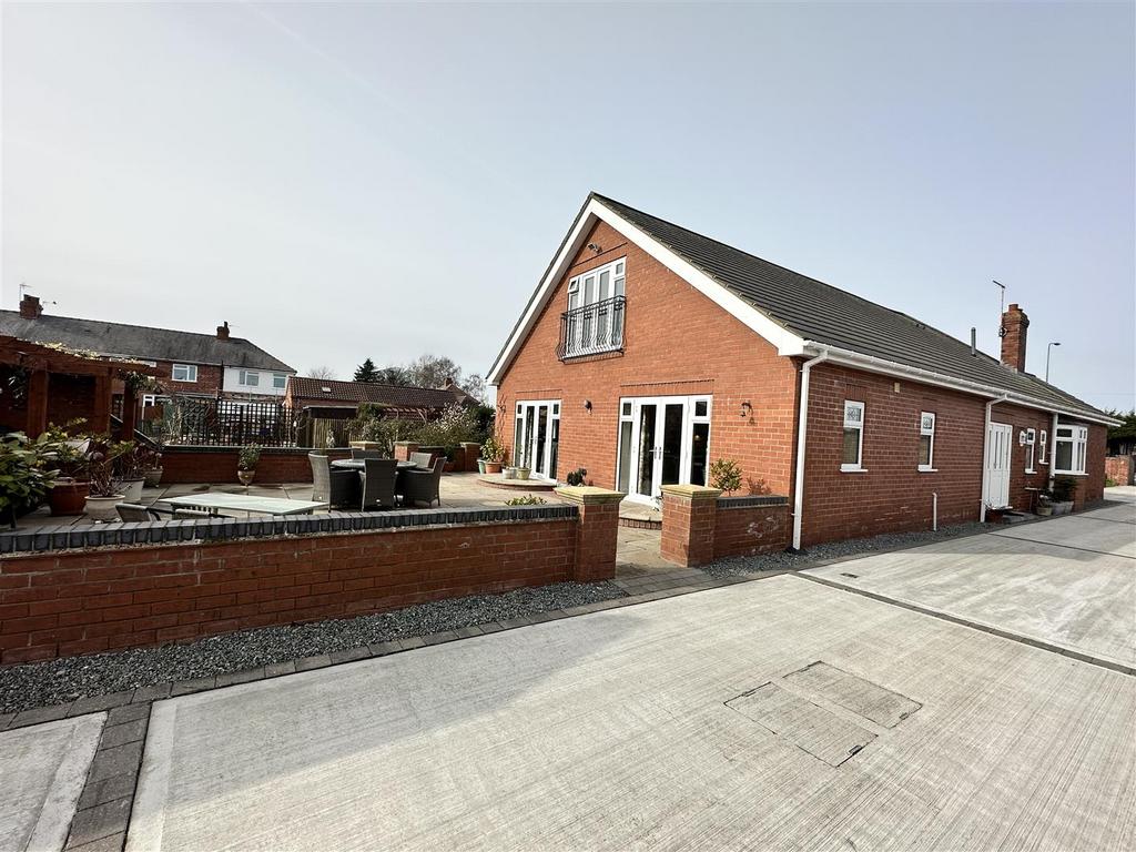 Boothferry Road, Howden 4 bed detached bungalow for sale - £585,000