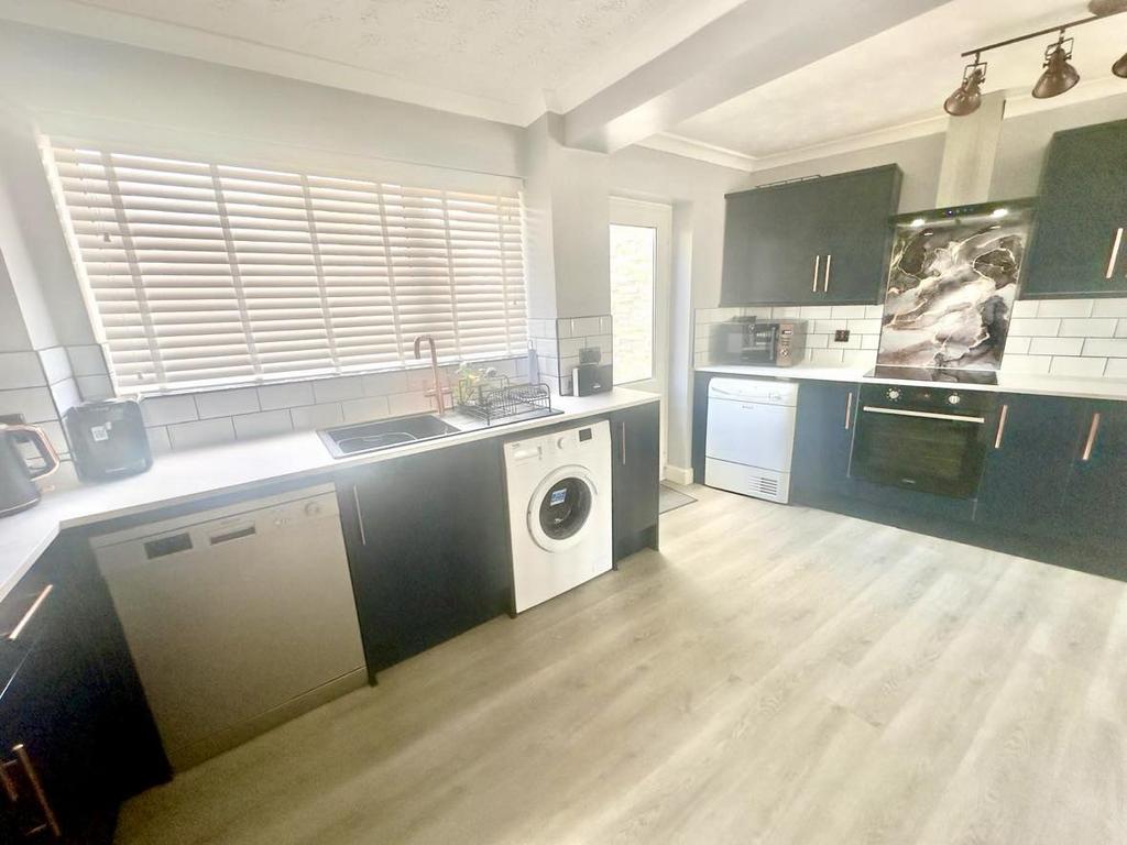 Thorndale, Ibstock, LE67 3 bed semi-detached house to rent - £1,000 pcm ...