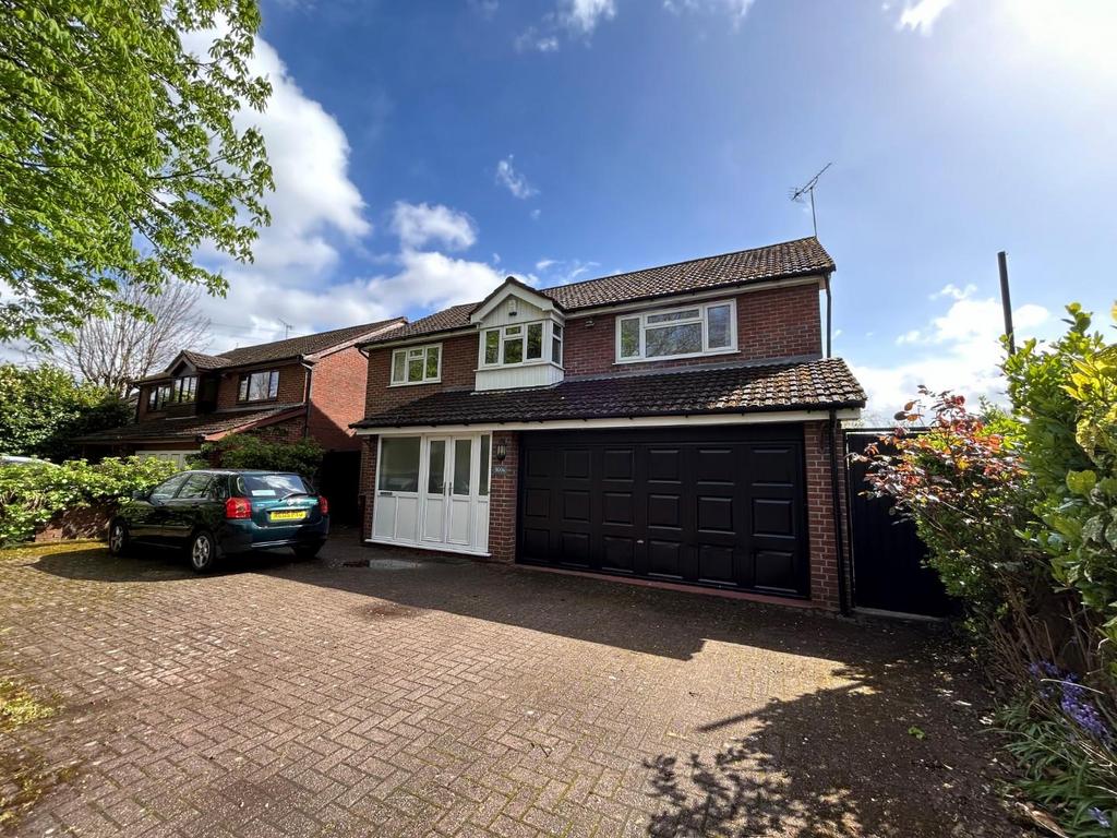 Superb detached family home in... 4 bed detached house - £790,000
