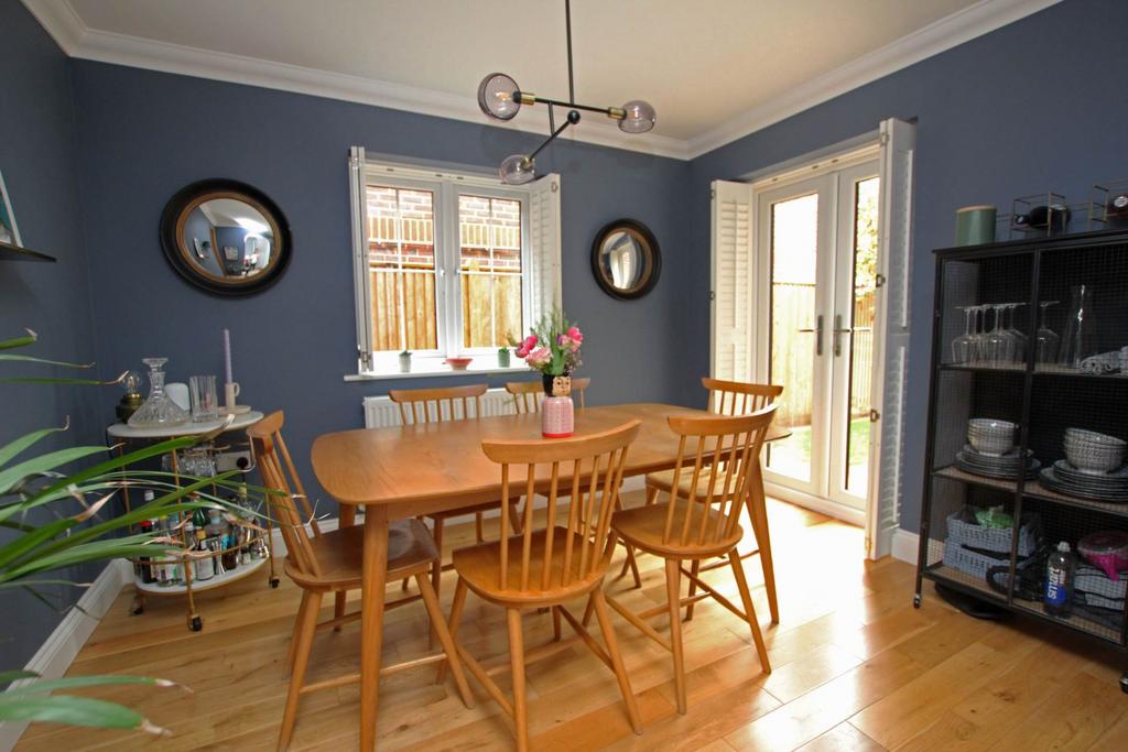 Chalvington Road, Eastbourne, BN21 2SX 4 bed detached house - £625,000