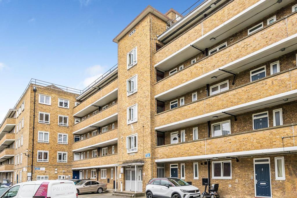 Stockwell Road, London 2 bed flat - £395,000