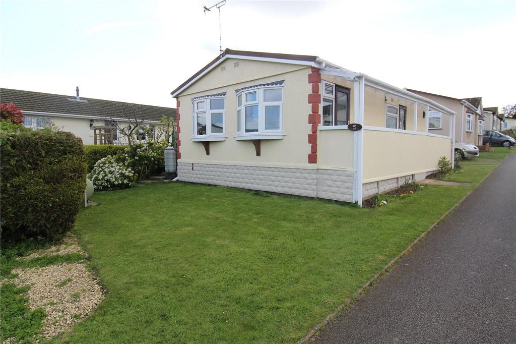 Almond Avenue, Tower Park... 2 bed park home - £225,000