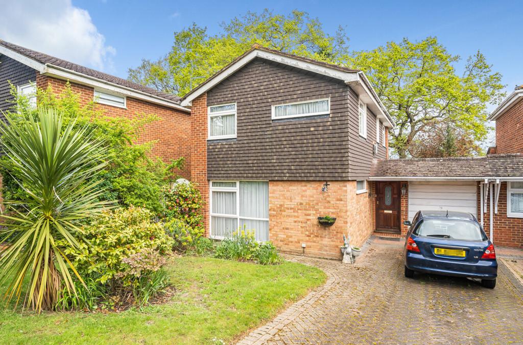 Wolf Lane, Windsor, Berkshire 3 bed link detached house - £525,000