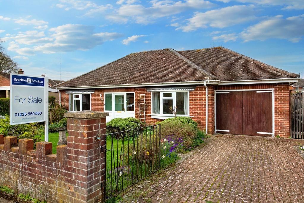 West Avenue, Abingdon, OX14 2 bed detached bungalow - £460,000