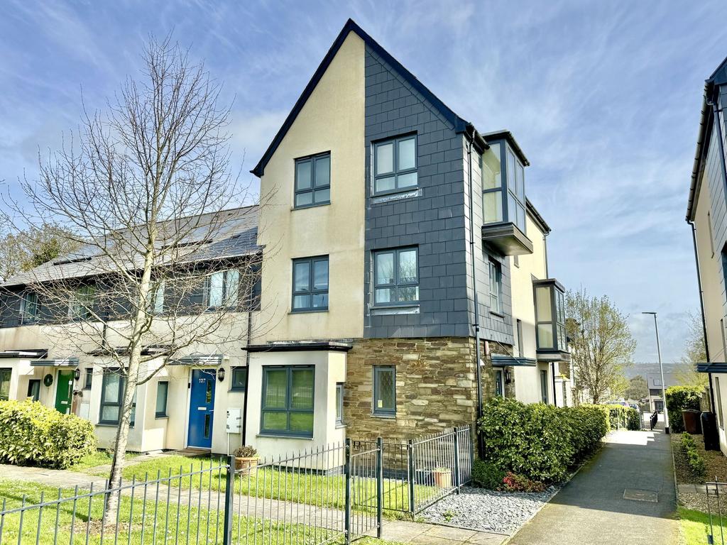Plymbridge Road, Plymouth PL6 4 bed end of terrace house - £325,000