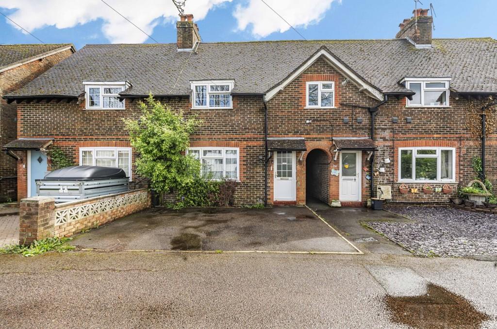 Shipbourne Road, Tonbridge, Kent 2 bed terraced house - £375,000