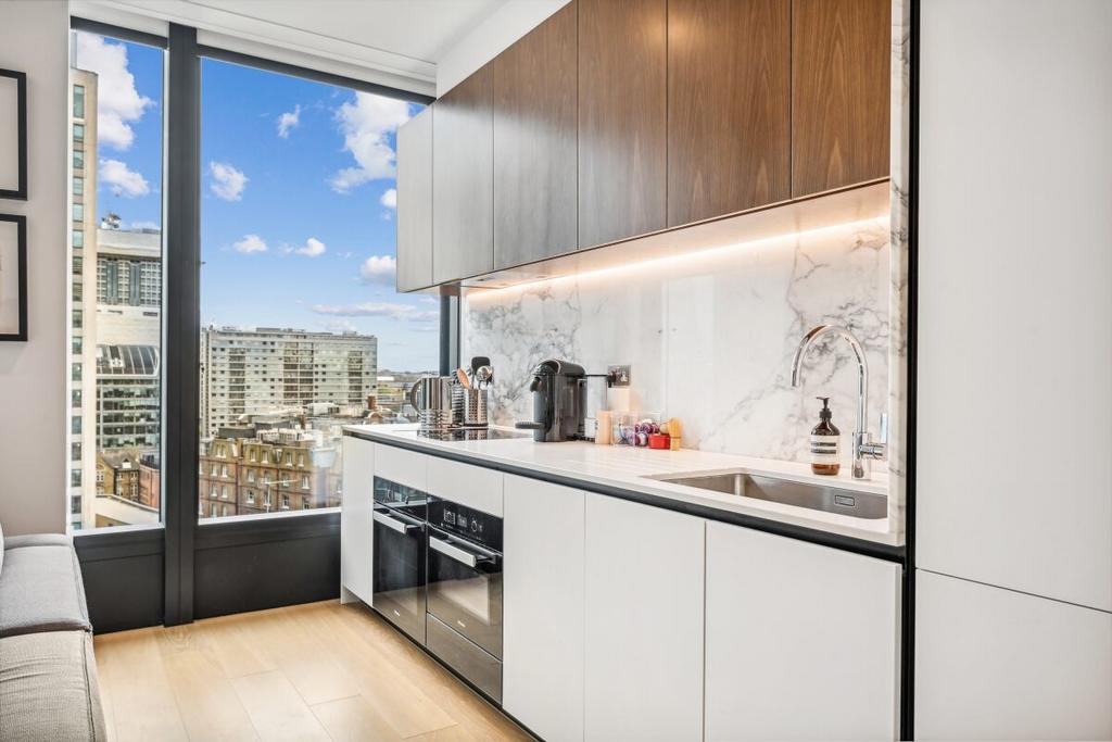 Buckingham Gate, Westminster, SW1E 1 bed apartment - £4,550 pcm (£1,050 pw)