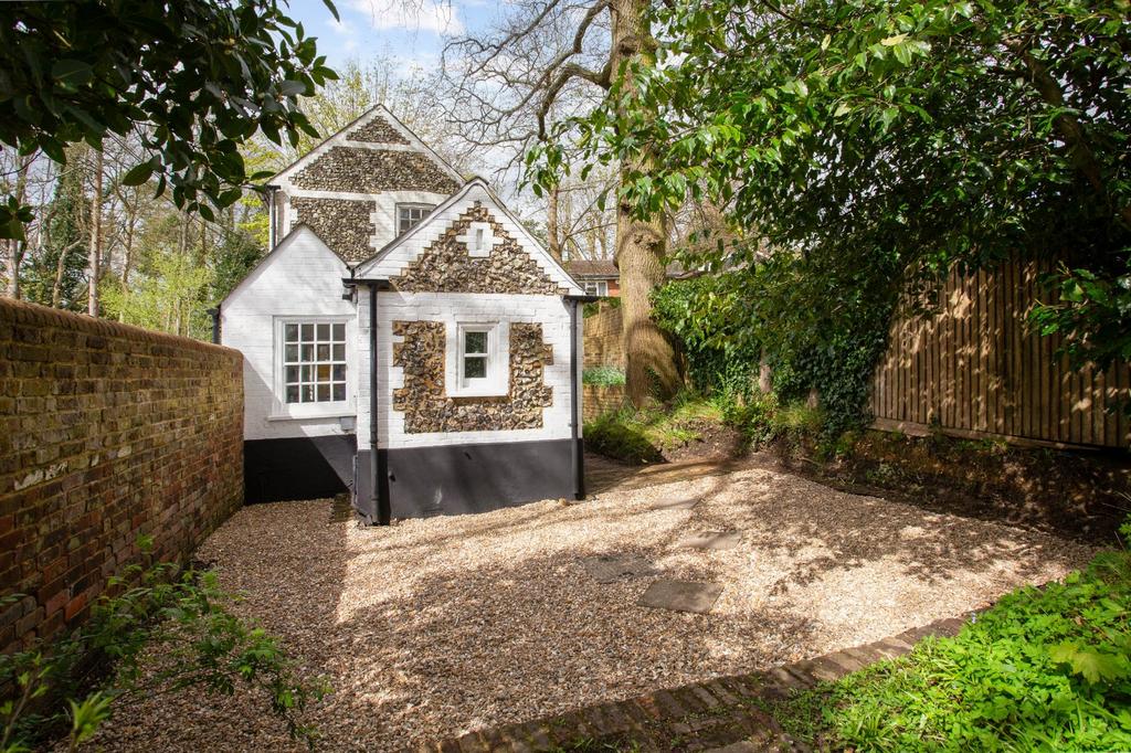 Long Lane, Heronsgate, Rickmansworth... 2 bed detached house - £500,000