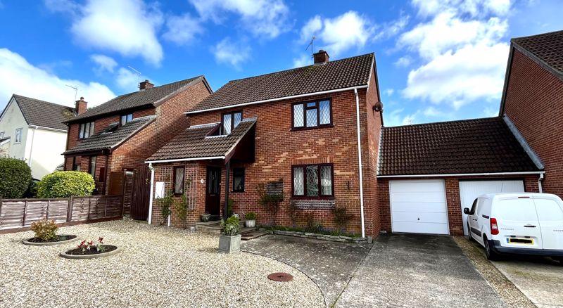 Elizabeth Way, Chard, Somerset TA20 3 bed link detached house - £299,950