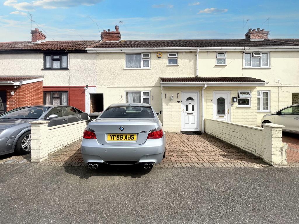 Beaumont Road, Slough SL2 3 bed terraced house - £2,000 pcm (£462 pw)