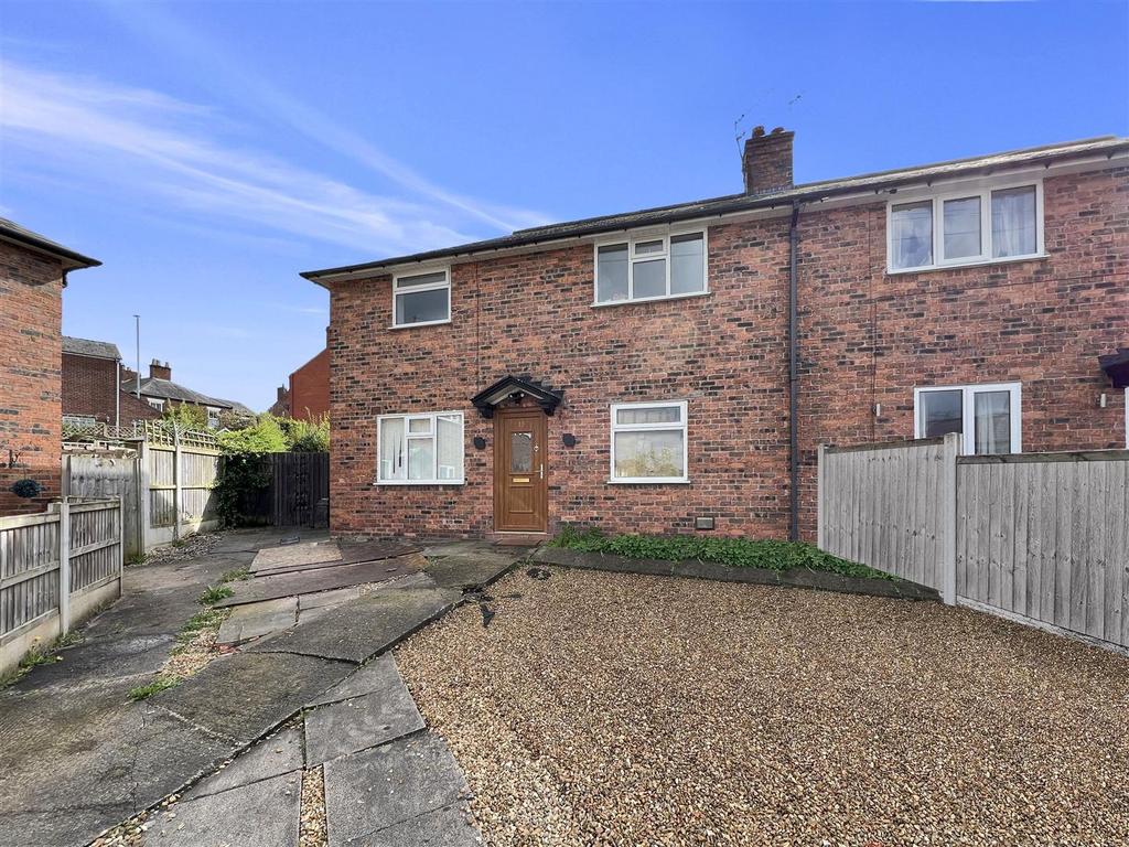 The Crescent, Congleton 3 bed semi-detached house - £235,000