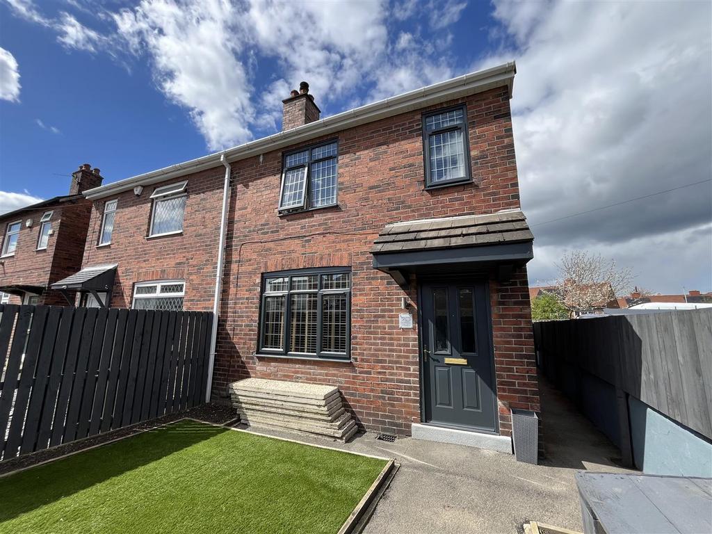 Old Bank Road Mirfield Wf14 3 Bed Semi Detached House For Sale £243 500