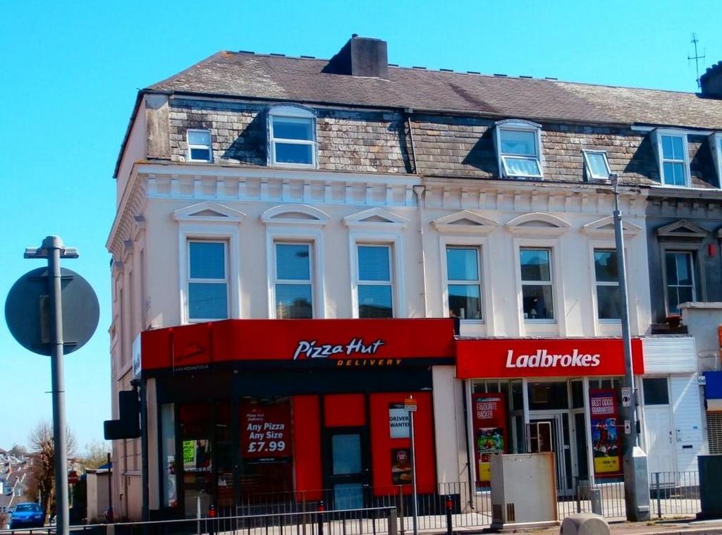 Mutley Plain, Plymouth PL4 2 bed flat - £750 pcm (£173 pw)