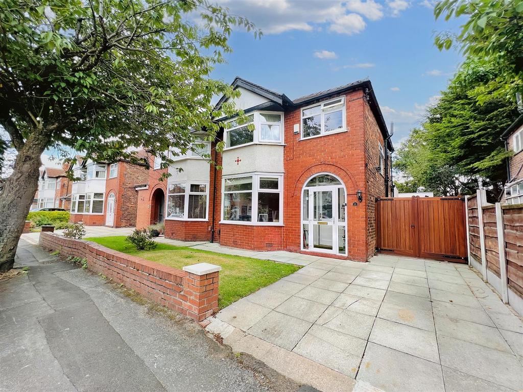 Bollin Drive, Timperley, Altrincham 3 bed semi-detached house - £500,000