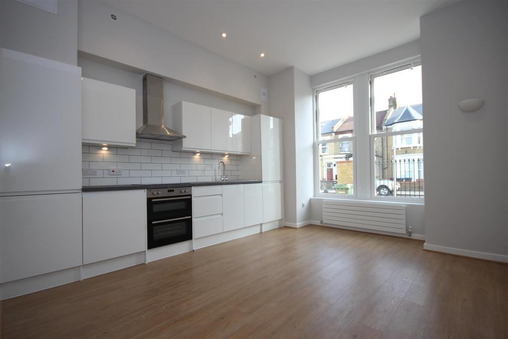 Manor Park Road, Harlesden NW10 4JX 1 bed flat - £1,595 pcm (£368 pw)
