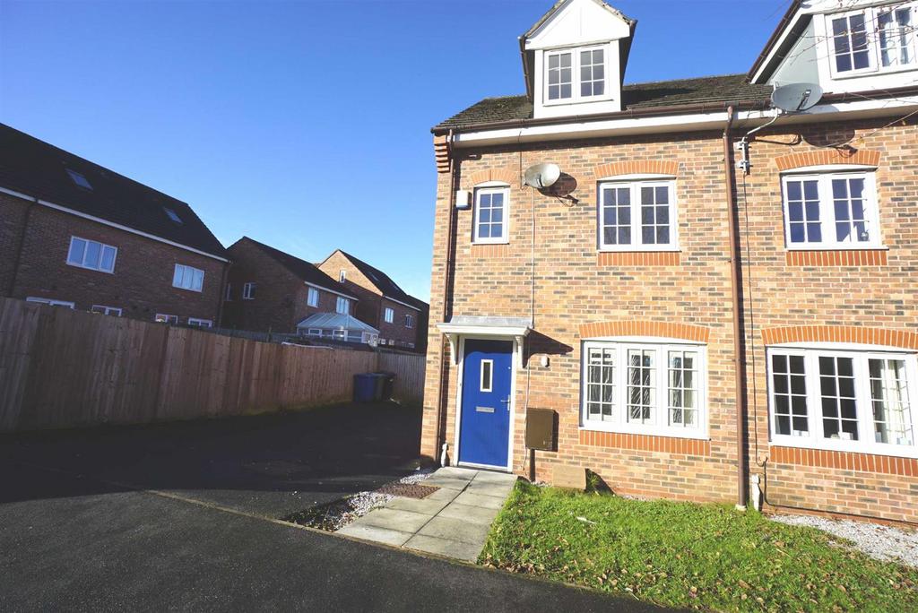 Martindale Crescent, Wigan WN5 3 bed townhouse - £157,950
