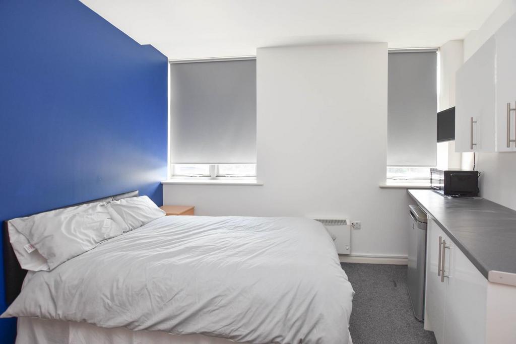 King Street West, Wigan, WN1 1LP Studio - £585 pcm (£135 pw)
