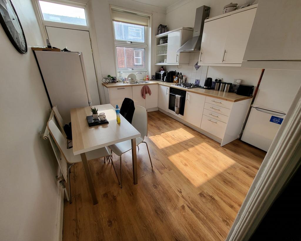 Leeds LS6 4 bed terraced house to rent - £1,650 pcm (£381 pw)