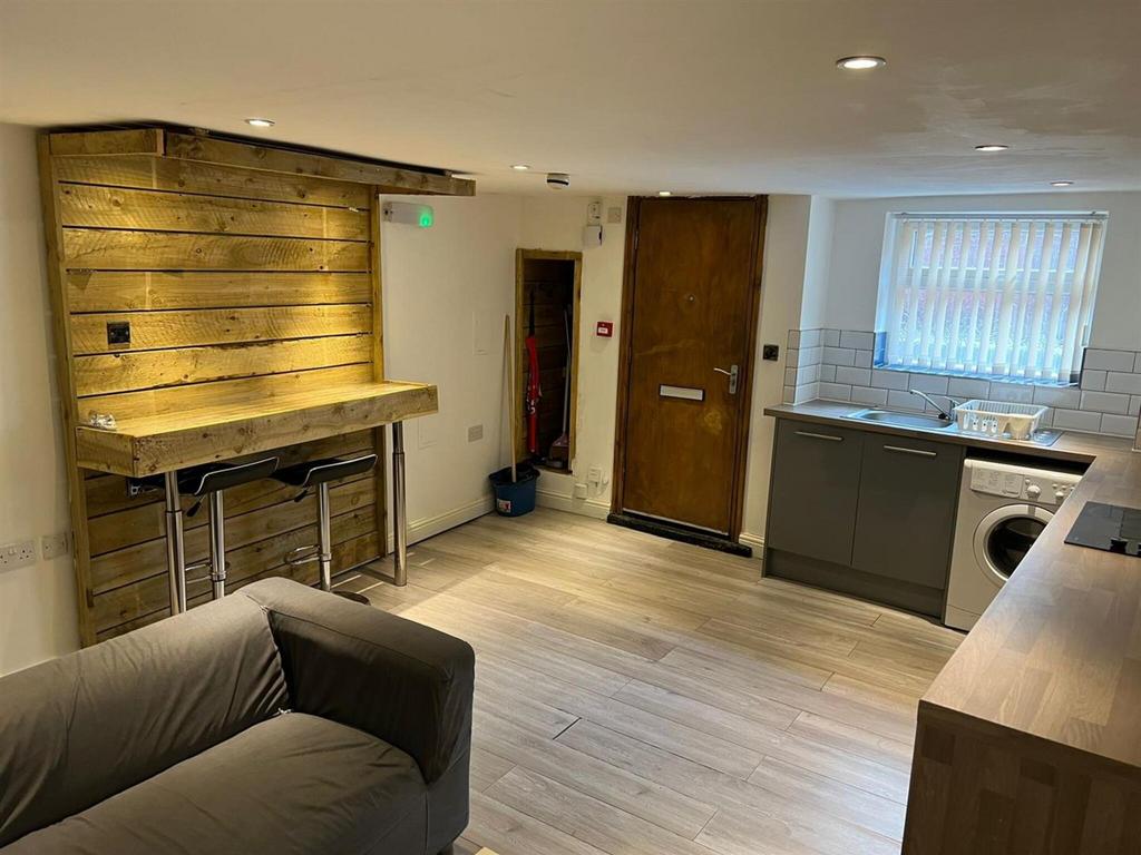 Leeds LS8 1 bed flat - £725 pcm (£167 pw)